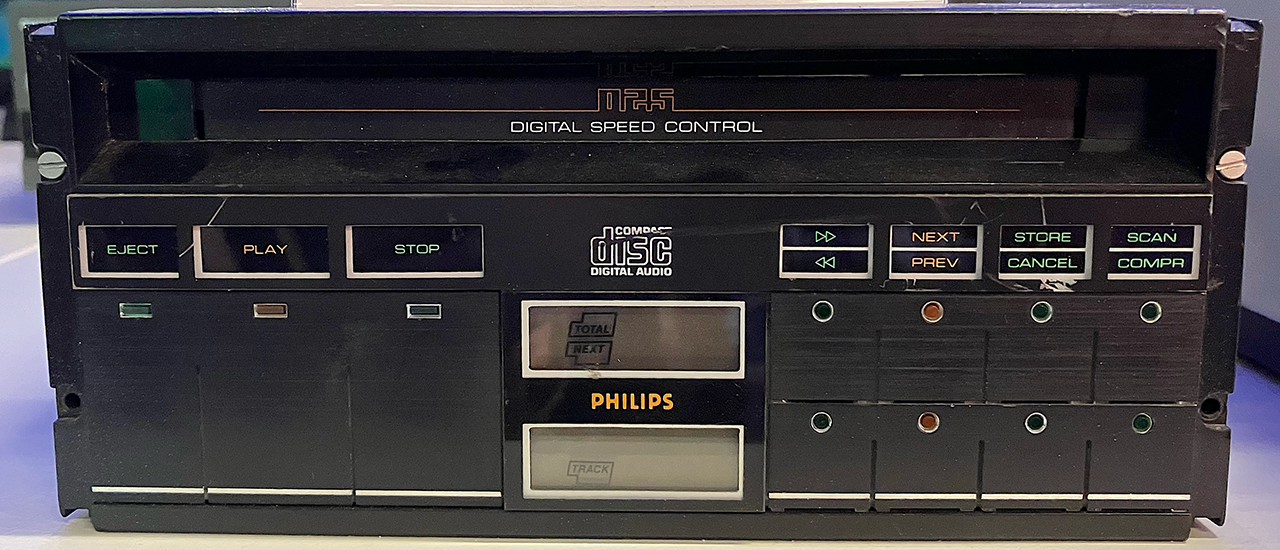 DC 025 Car CD player - Prototype - Bram Jacobse